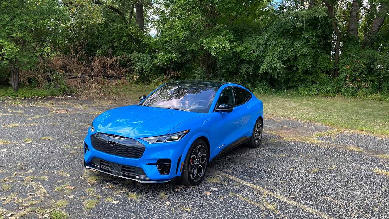 StriveME - بالفيديو: تجربتنا لفورد موستنج الكهربائية ماك إي